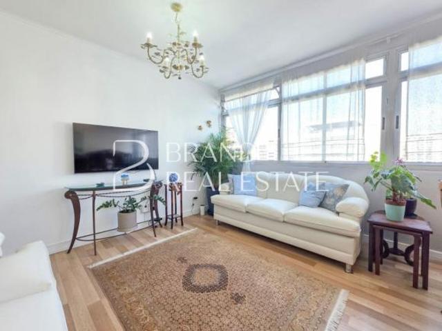 Apartamento á venda no Jardim Paulista, andar alto, 3 quartos, 1 vaga, portaria 24horas