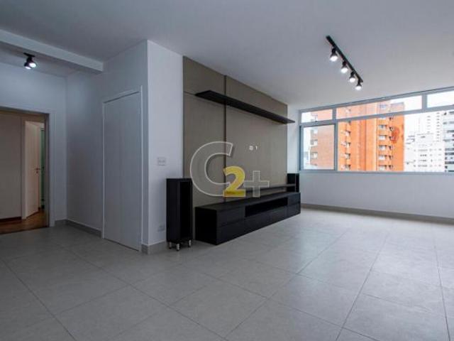 Apartamento a venda no Jardim Paulista com 3 quartos, 2 suítes, 2 vagas