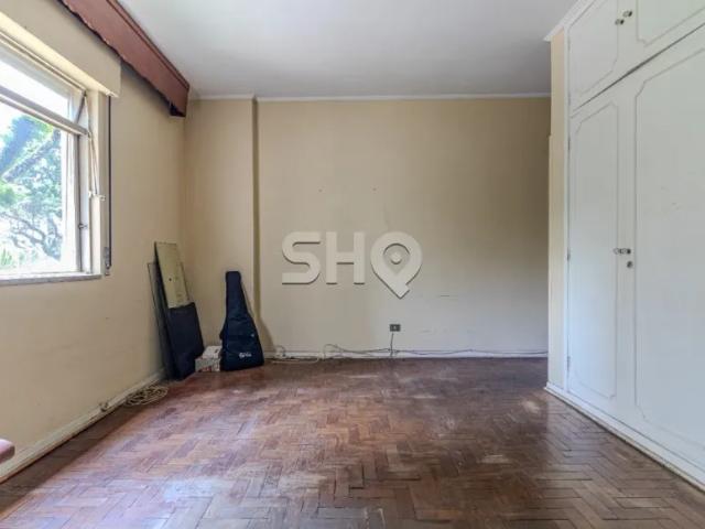 Apartamento à Venda no Jardim Paulista com 4 Dormitórios para Reforma