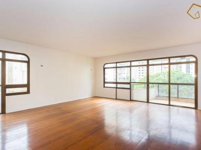 Apartamento à venda no Jardins