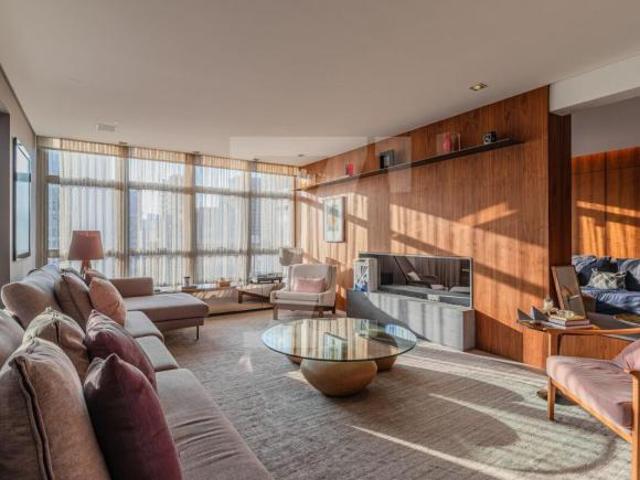 Apartamento à venda no Jardins