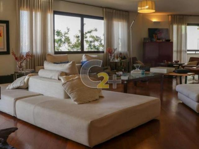 Apartamento à venda no Pacaembu com 4 suítes e 4 vagas