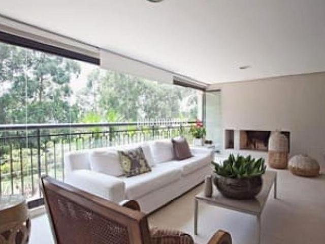 Apartamento à Venda no Panamby, 305 m², 4 Suítes, 4 Vagas por R$3.680,000,00