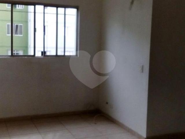 Apartamento a venda no Parque Pinheiros com 2 quartos, sala para dois ambientes, 1 vaga de garagem