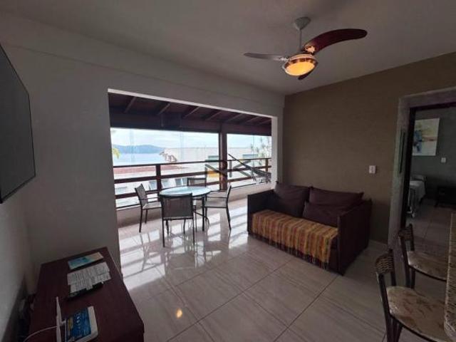 APARTAMENTO À VENDA NO PEREQUEAÇÚ COM 1 SUÍTE,COZINHA E MOBILIADO