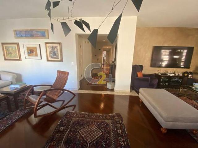 Apartamento à venda no Real Parque com 4 quartos, sendo 3 suítes e 4 vagas