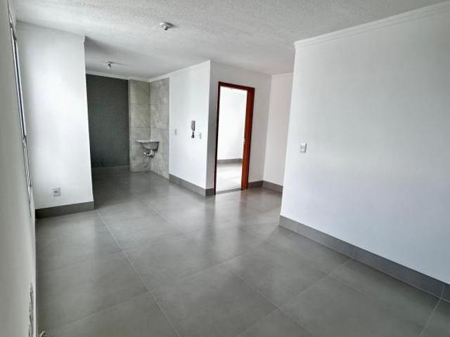 APARTAMENTO À VENDA NO RESIDENCIAL GRAN AMÉRICA REFORMADO, ÚLTIMO ANDAR E NASCENTE