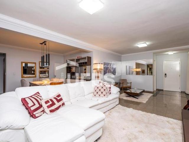 Apartamento à venda no Setor Bueno, 3 suítes plenas, 2 vagas de garagem, em frente ao Parque Vaca Br
