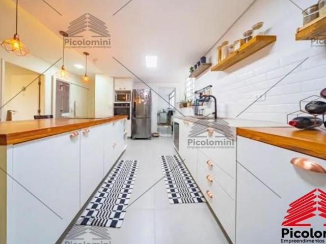 Apartamento à venda no Tatuapé com 2 quartos, 1 suíte, sala ampla, cozinha planejada, quarto de serv