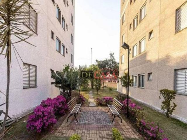 Apartamento a venda no Tatuapé com 48m² com 2 dormitórios e sacada e 1 vaga de garagem