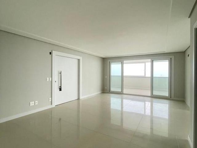 Apartamento à venda no Universitário