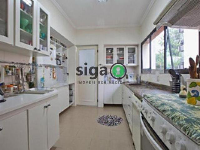 Apartamento a venda ou locação 246 m² 5 dormitórios 3 suítes 4 vagas 1 depósito no Real Parque SP