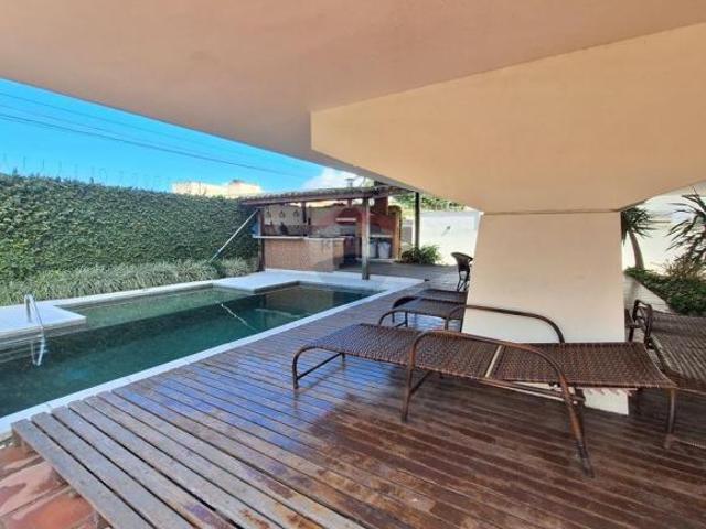 Apartamento à venda à 50 metros da Praia da Enseada Guarujá