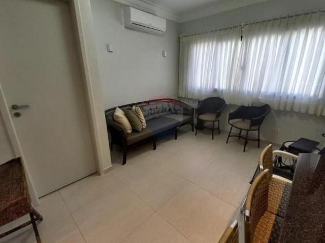 Apartamento à venda à 50 metros da praia do Tombo, no Guarujá SP