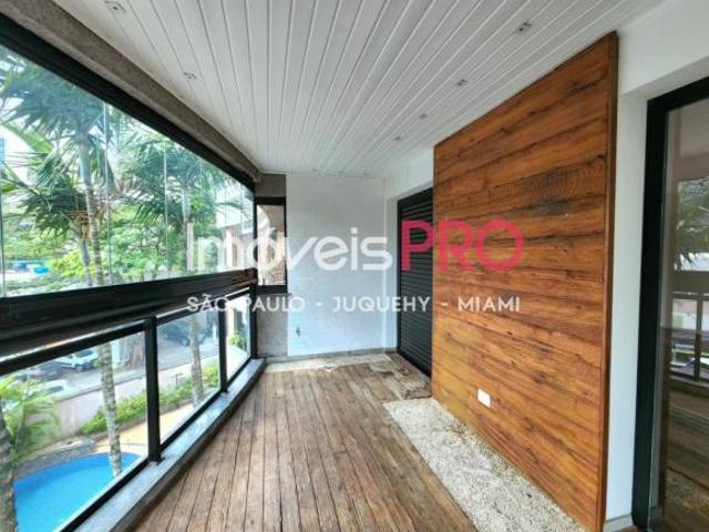 Apartamento a venda a 5 min do clube Paineiras no Real Parque com 256m2, 3 suites, 4 vagas e varanda