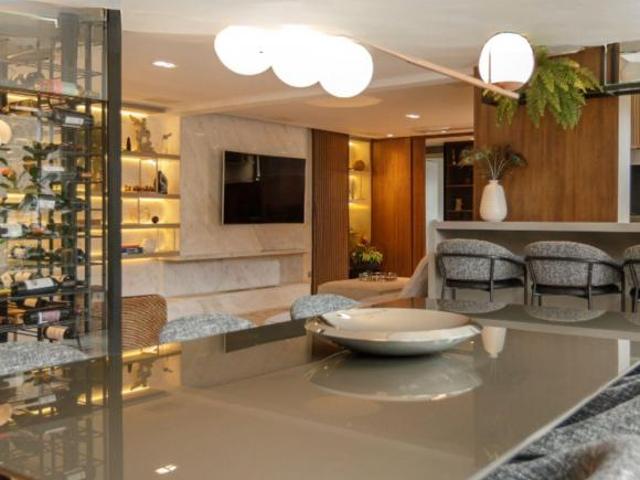 Apartamento à venda, Água Verde | 2 suítes | 4 vagas Próximo Clube Curitibano
