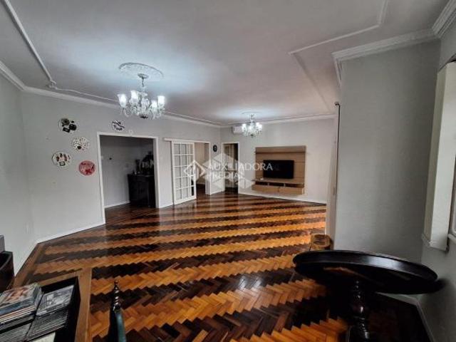Apartamento a venda, Bairro Petrópolis, 151 m2 úteis, 3 dormitórios com suíte, living 4 ambientes