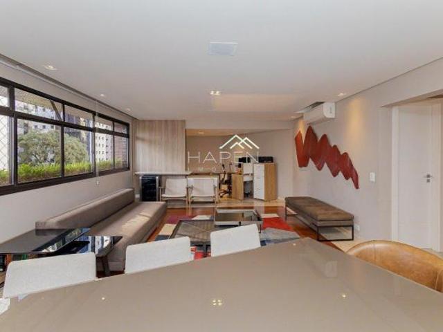 Apartamento à Venda Batel com 3 suítes e piscina