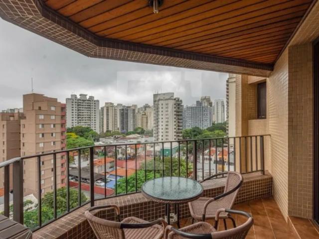 Apartamento a Venda Campo Belo 150m² área útil 3 suítes varanda 3 vagas condomínio completo