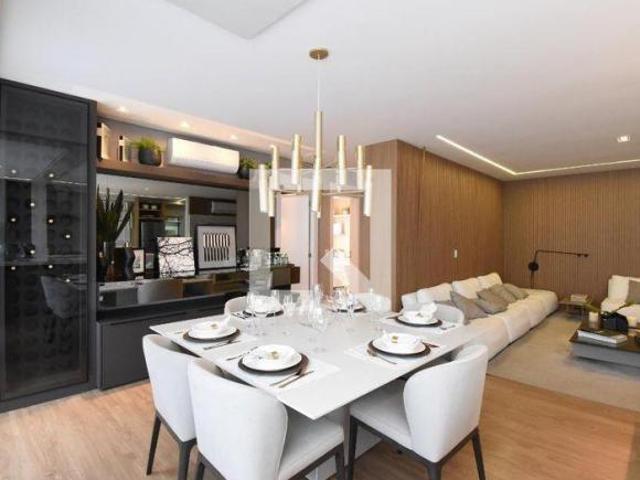 Apartamento à Venda Centro, 2 Quartos, 137 m² Curitiba