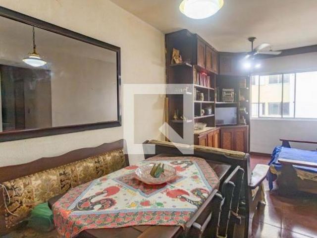 Apartamento à Venda Centro, 2 Quartos, 60 m2