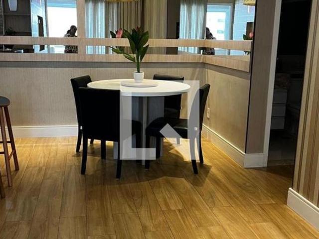 Apartamento à Venda Centro, 2 Quartos, 65 m2