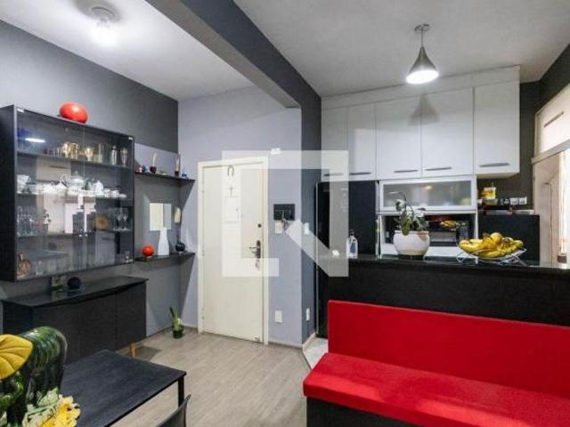 Apartamento à Venda Centro, 2 Quartos, 70 m2