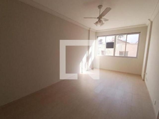 Apartamento à Venda Centro, 2 Quartos, 74 m2