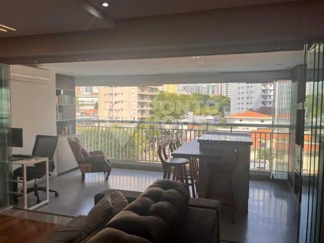 Apartamento à venda Chácara Inglesa, 115m², 2 dormitórios, varanda e 2 vagas