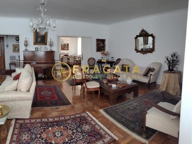 Apartamento á venda com 400m², 4 dormitórios sendo 1 suíte, 2 vagas em Higienópolis