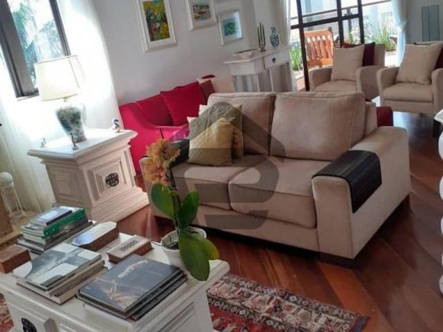 Apartamento à Venda com 4 Dormitórios no Itaim Bibi