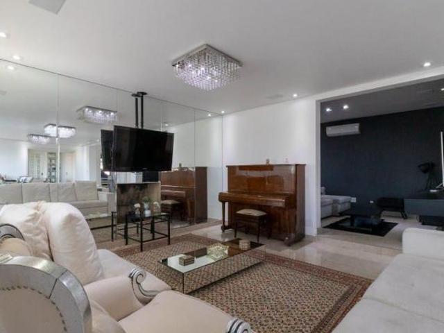 Apartamento à venda, com 4 dormitorios, 3 suites, 4 vagas e 260M², localizado no Cambuci, São Paulo