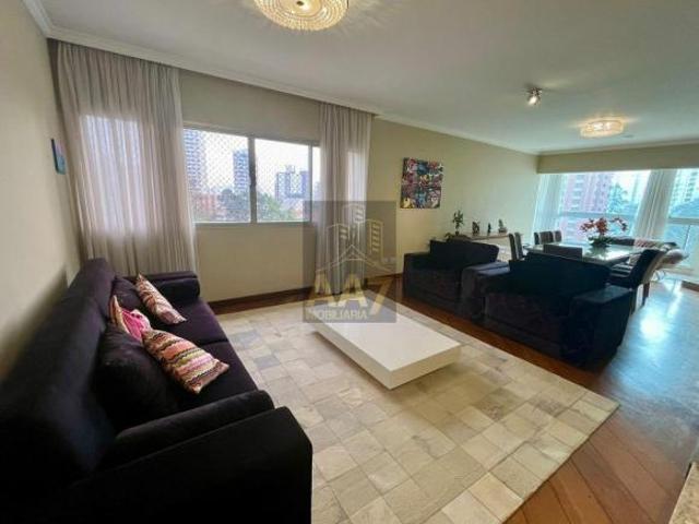 Apartamento a venda, com 4 quartos, 199m², 3 vagas fixas de garagem e depósito