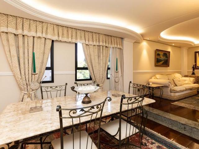 Apartamento à venda com 4 quartos no Mercês em Curitiba