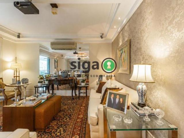 Apartamento à venda com 4 quartos na Vila Nova Conceição
