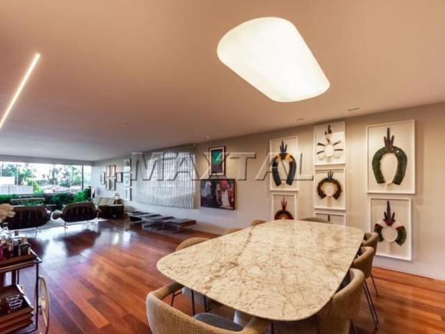 Apartamento à venda, com 4 quartos, sendo 1 suíte, com 301m² Cerqueira César