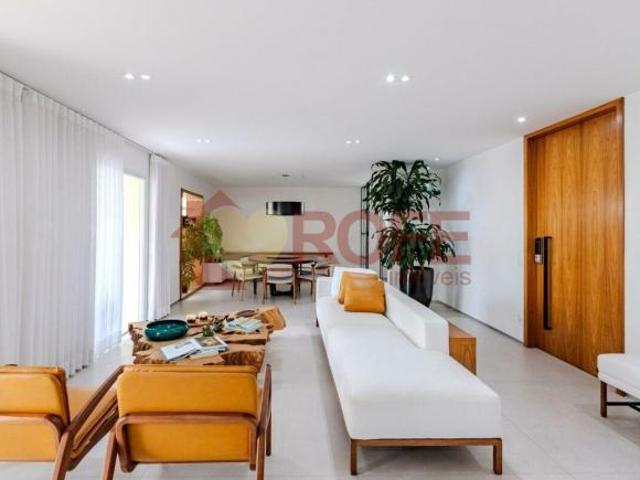 Apartamento a venda com 4 suítes, 250m², na melhor localização de Moema Índios e com lazer completo