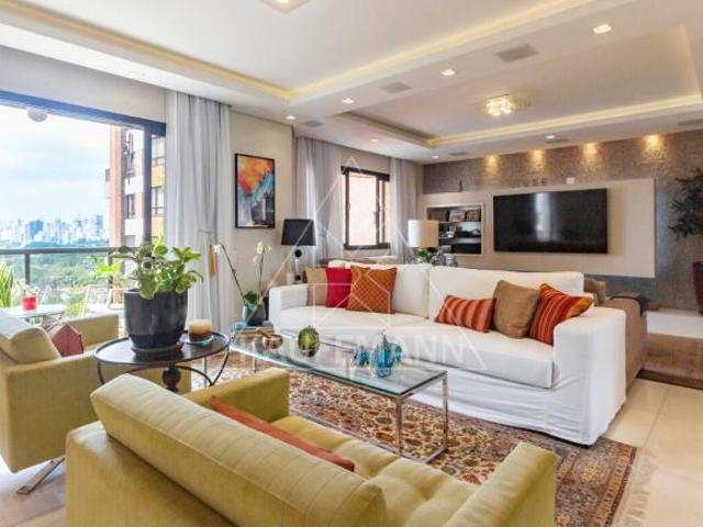 Apartamento á Venda com 4 Suítes, 3 Vagas no Itaim Bibi, 213m² A.U