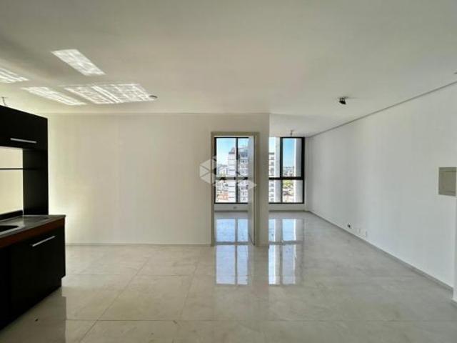 Apartamento à venda, com 60 m², totalmente reformado em excelente localização