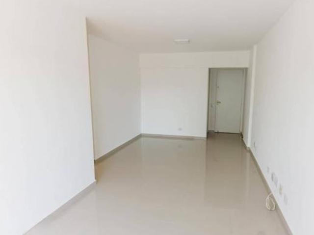 Apartamento à venda com 70m², 3 quartos e 2 vagas.