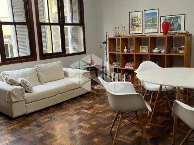 Apartamento à venda com 03 dormitórios, sendo 01 suíte na rua Santos Neto no bairro Petrópolis em Po