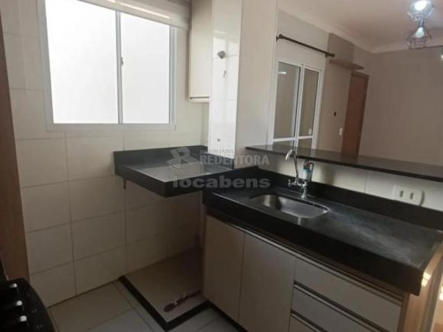Apartamento a venda com 02 quartos, sacada e condomínio com área de lazer completa