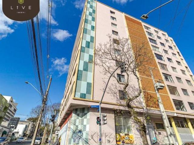 Apartamento a venda com 02 quartos, 01 vaga rotativa, amplo, ventilado, muito bem localizado na regi