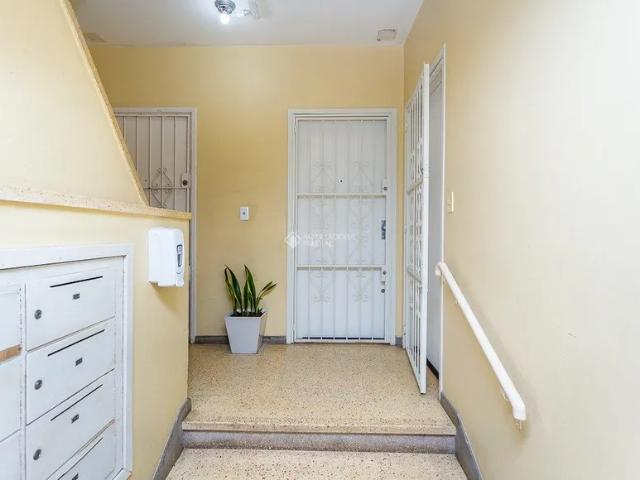 Apartamento à venda no bairro Independência com 101 m² e 3 dormitórios/quartos