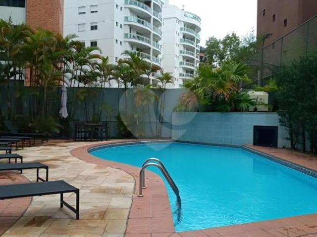 Apartamento a venda com 105m2 na Vila Sonia, com 2 dormitórios, 2 vagas e dependência de empregada
