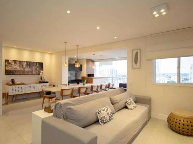 Apartamento à venda com 107m², 2 quartos e 2 vagas. FL58
