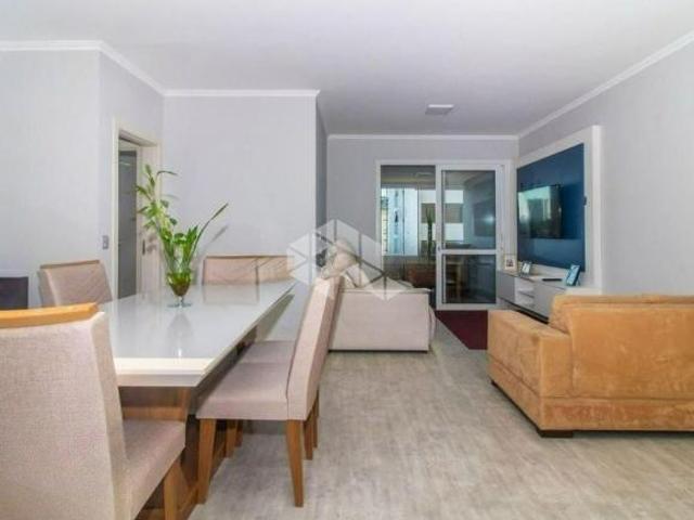 Apartamento à venda com 112 m² privativos, 3 dormitórios sendo 1 suíte e 2 vagas de garagem no bairr