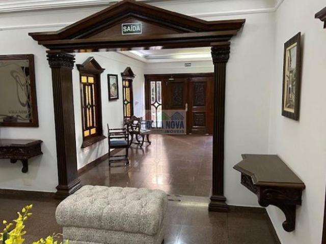 Apartamento à venda com 118m², 2 quartos sendo 1 suíte, sala, 3 banheiros e vaga demarcada em Santos