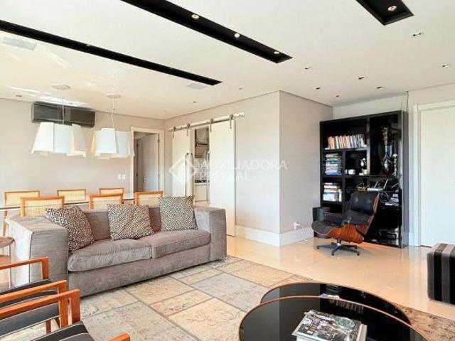 Apartamento a venda com 120m² privativos de 3 suítes com 4 vagas de garagem no bairro Menino Deus