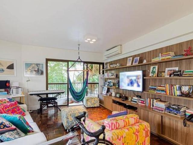 Apartamento à venda com 120m², 2 quartos e 2 vagas.